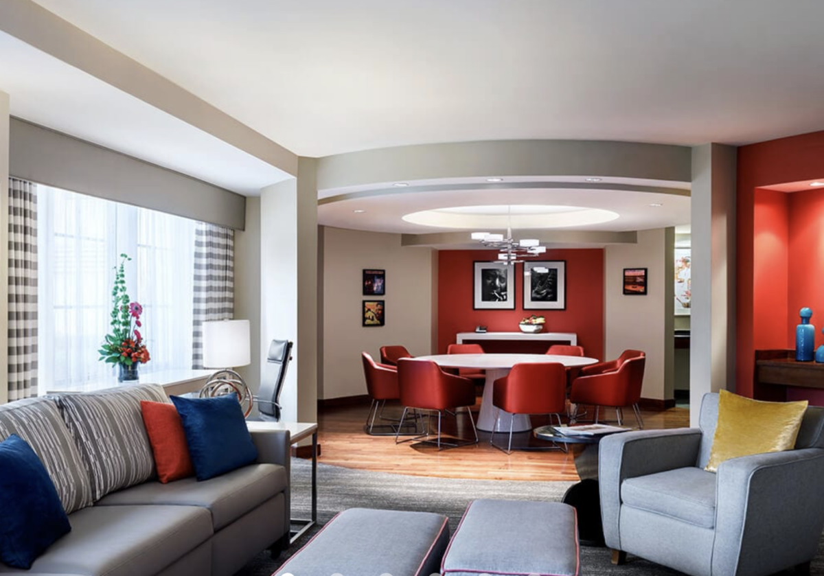 Best Universal Hotels for a Family of 8 - Kim and Carrie