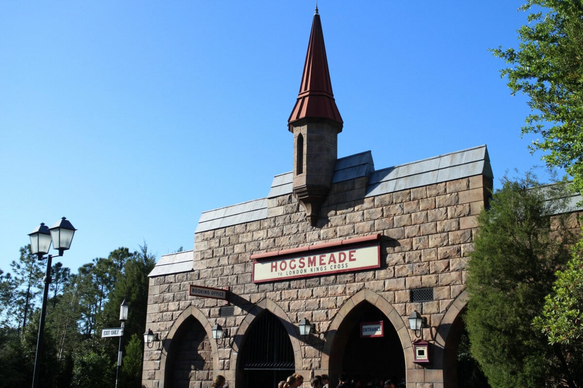 Ultimate Guide to Hogwarts Express at Universal Studios - Kim and Carrie